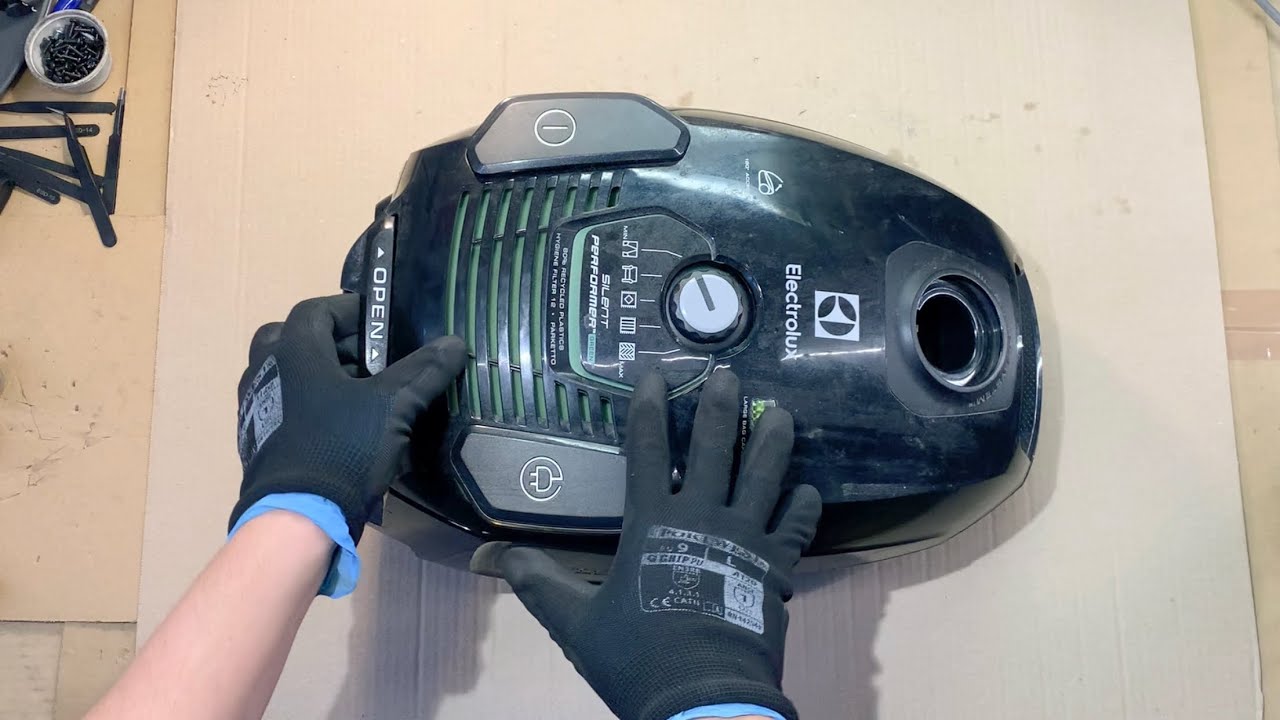 Electrolux Vacuum Cleaner Silent Performer ESP74GREEN - YouTube