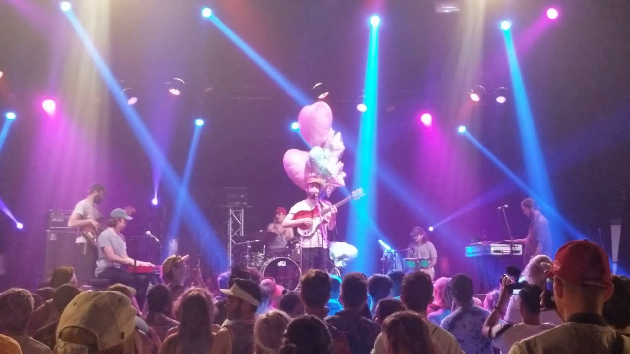 Mild High Club -"Windowpane" Coachella 2018 - YouTube