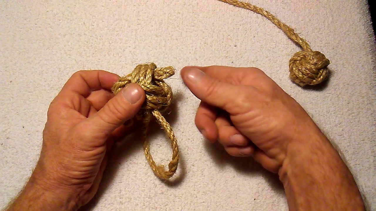 Making a Monkey Fist knot - YouTube
