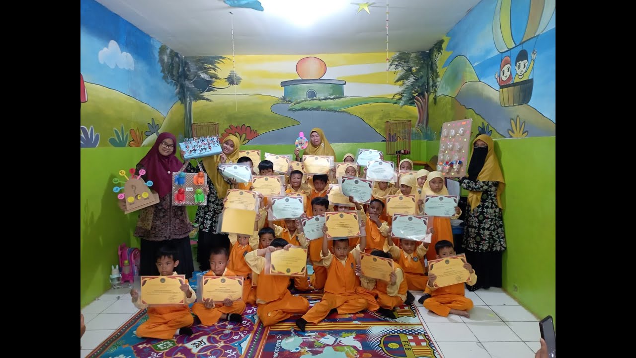 "Berkreasi Membuat Alat Peraga Edukatif (APE) Dari Bahan Bekas" Bersama ...