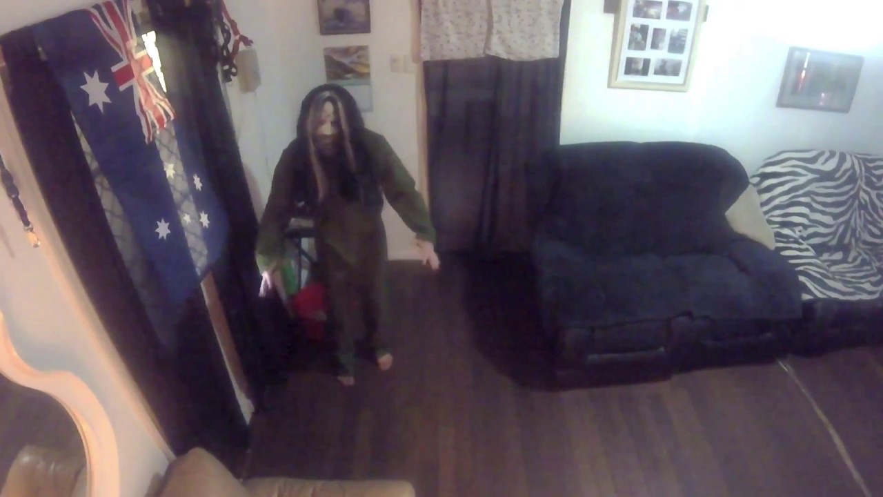 Long wait to scare my Husky's prank (ROB ZOMBIE) - YouTube