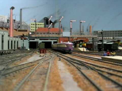 Model Railway -BurgerBahn - flying Hamburger departs Bahnhof - YouTube
