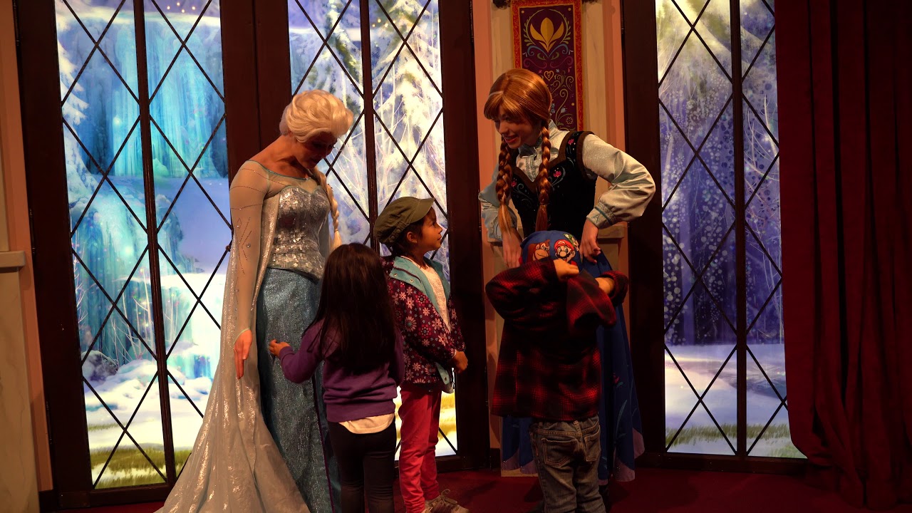 Meeting Ana & Elsa with Evie, Eli & Xio - YouTube