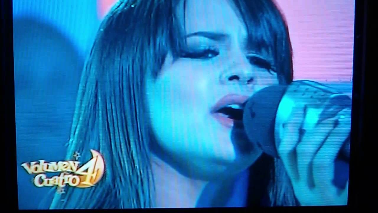 yuli flores cantando en volumen 4 - YouTube