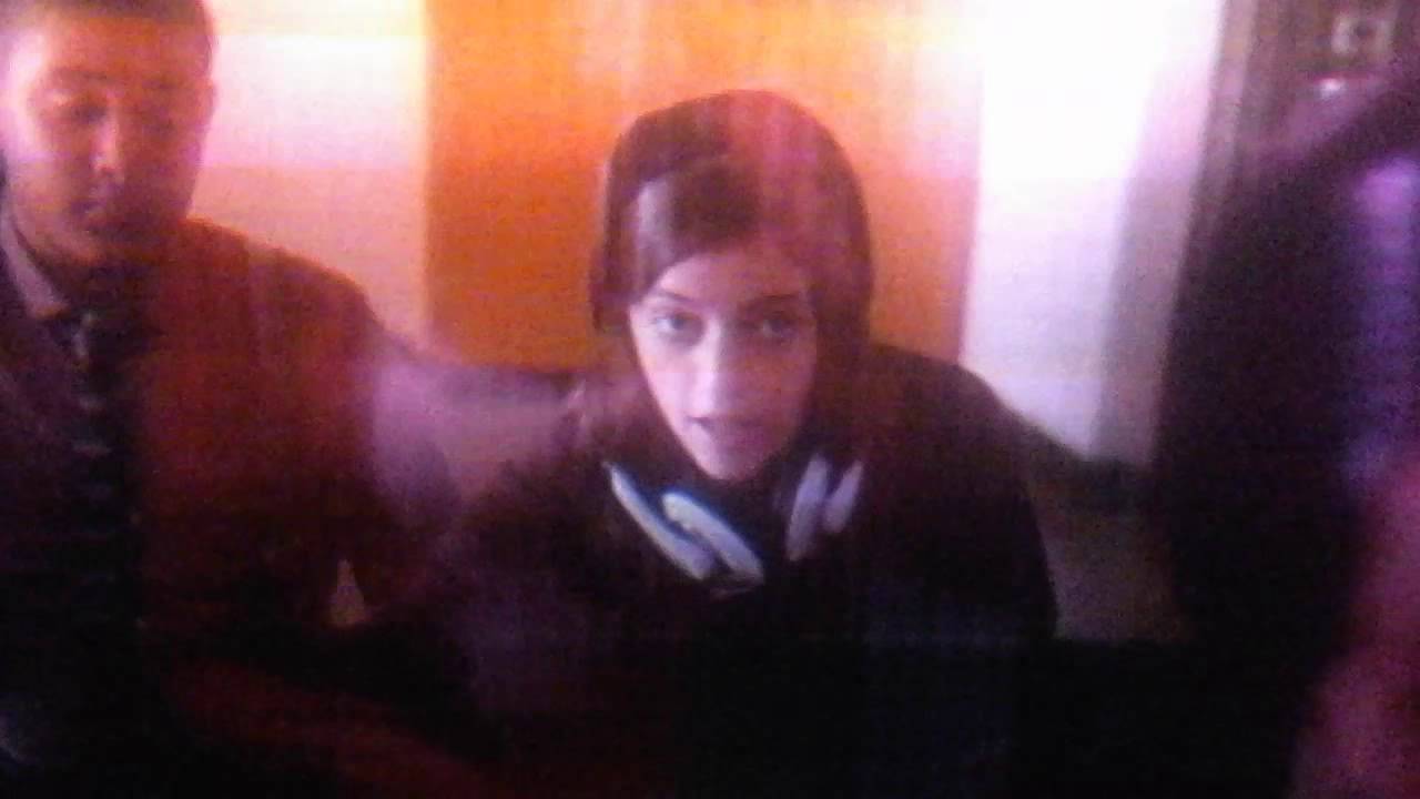 Scarlet singing elevator love - YouTube