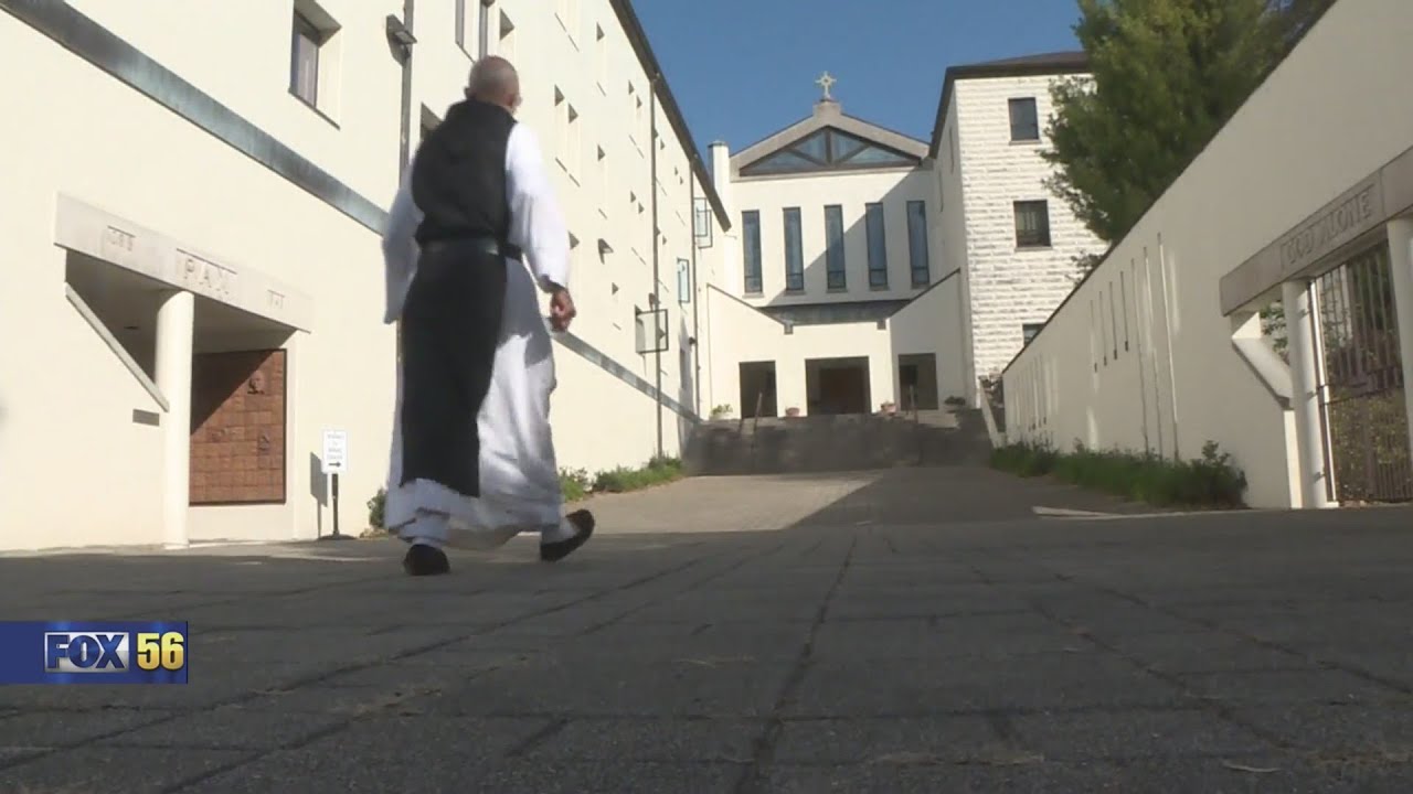 Monks at Kentucky abbey find sweet way to support themselves - YouTube