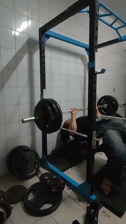 臥推148kg 4 - YouTube