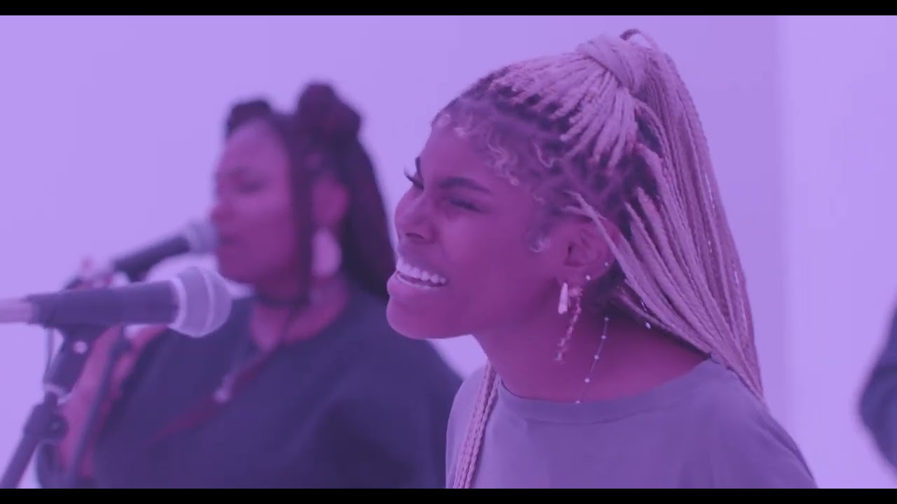 Diamond White Performs For Stanford University - YouTube