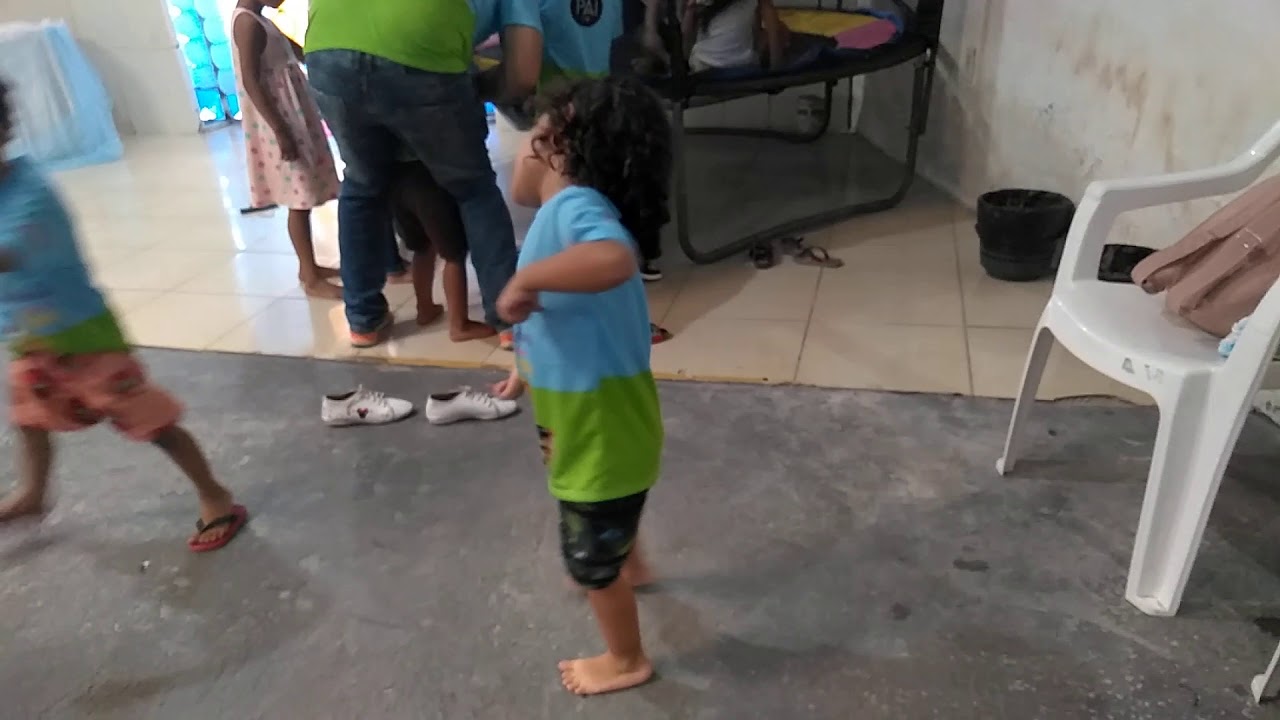 Dançando tchu tchu ê - YouTube