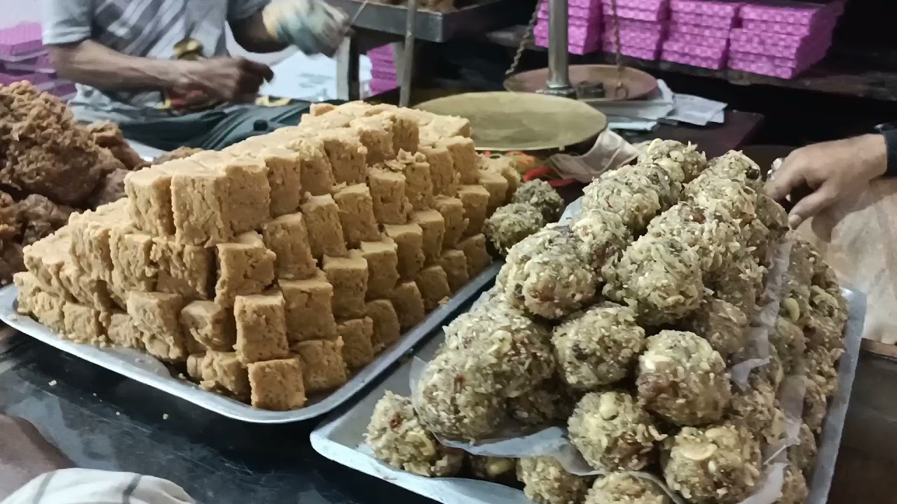 Famous Mamu Puri Wale kalaburagi /Cook Support/Maal Puri #indiansweets ...