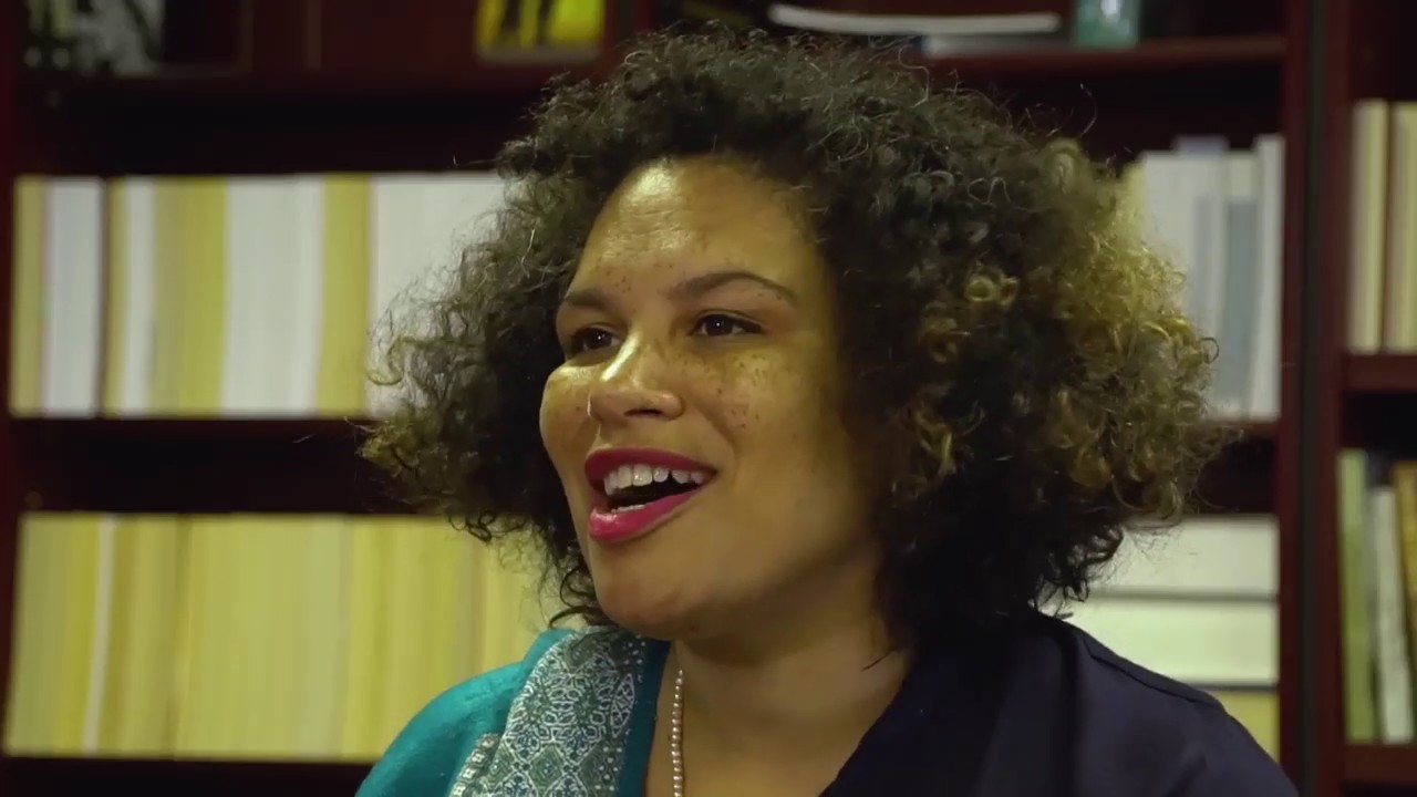 Wat lees Quanita? – Bibi se Boekrak | kykNET - YouTube