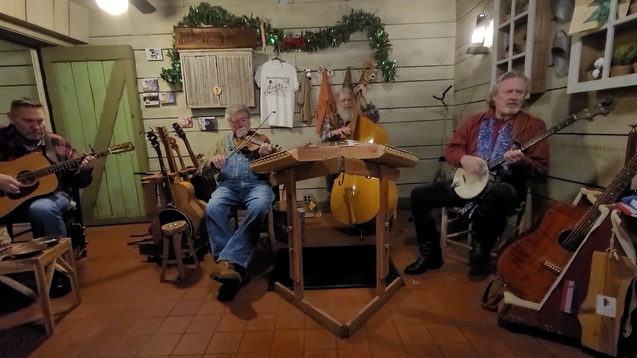 Uncle Watt's Original Fantascinatin Roadside Stand - Homestead Pickers ...