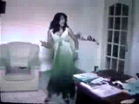 Myky danseaza