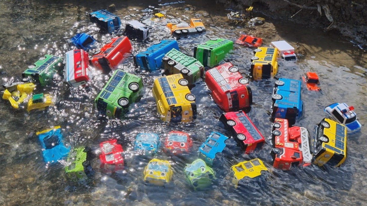 Mainan Tayo Berserakan di Air, Kereta Api, Mobil Truk, Bis Oleng ...