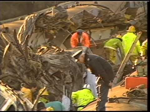 TRAIN : CRASHES : CLAPHAM JUNCTION - YouTube