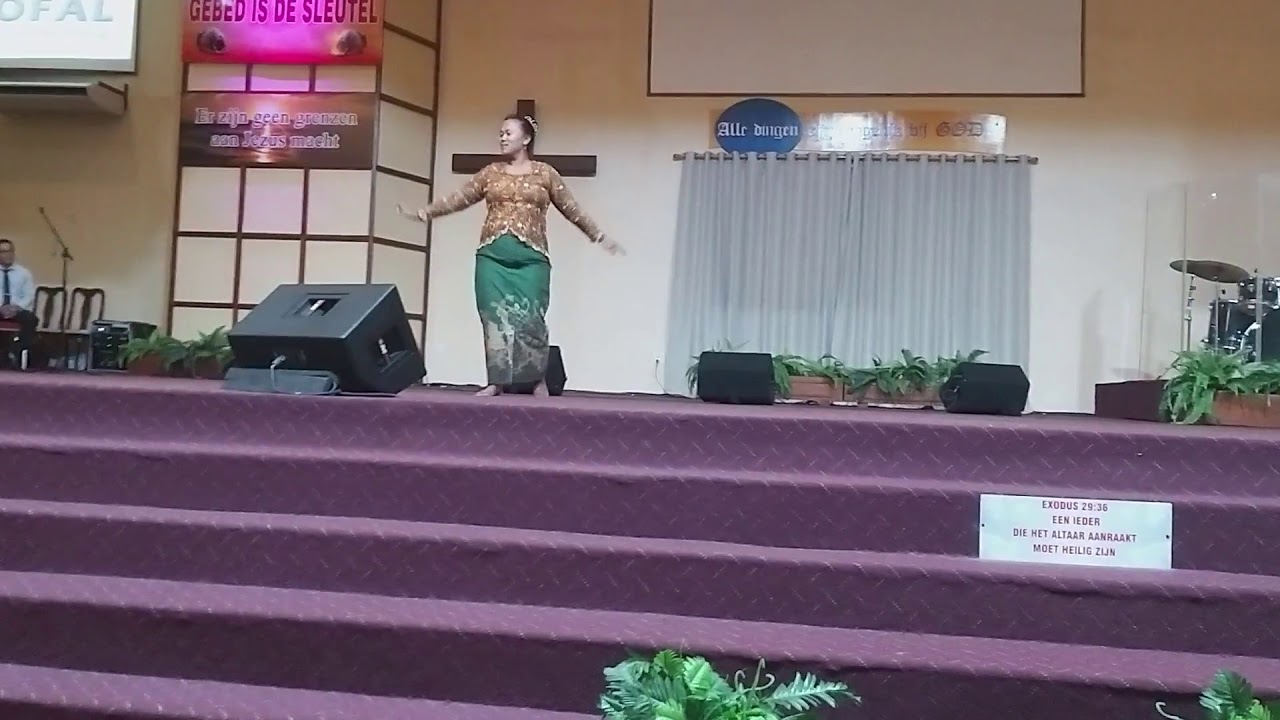 Javaanse Bediening - Dans - YouTube