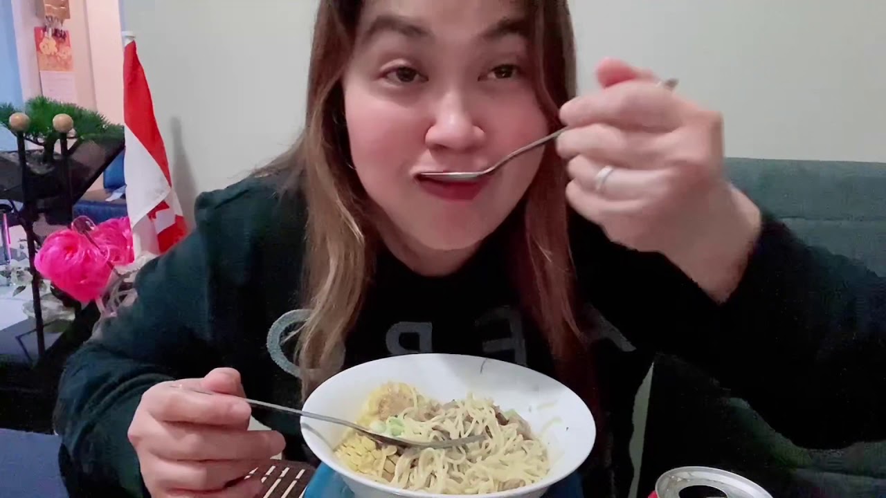 Mukbang Beef Mami - YouTube
