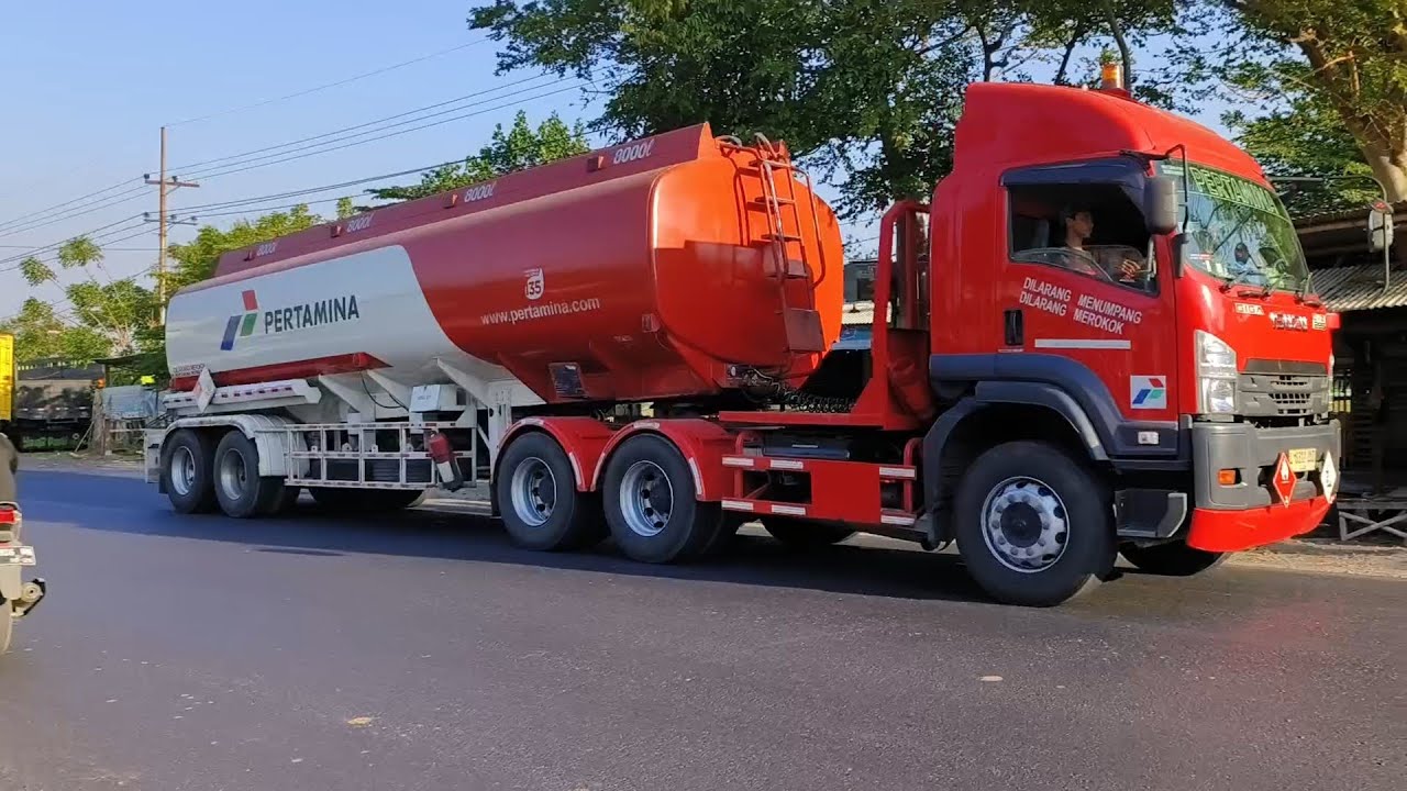Kompilasi Truk Trailer Tangki Panjang Pertamina, Truk Trailer Tangki ...