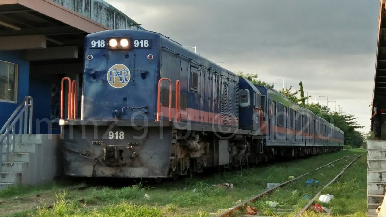 PNR DEL & EMU Trains at Bicutan Station - YouTube