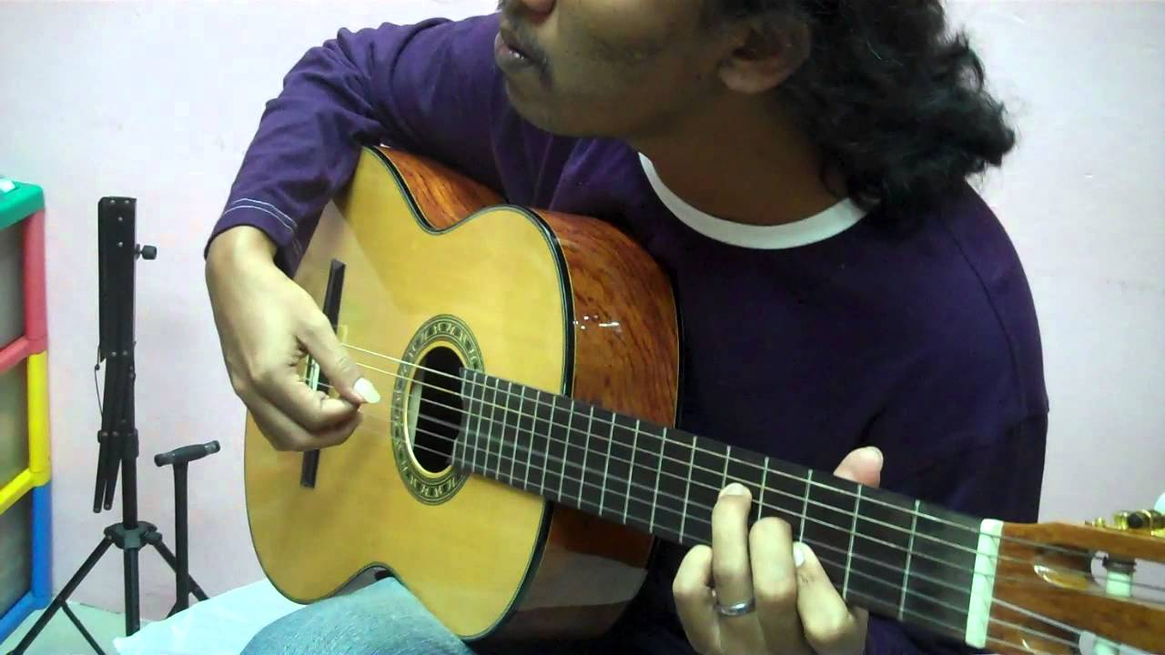 Shafarin plays guitar - YouTube