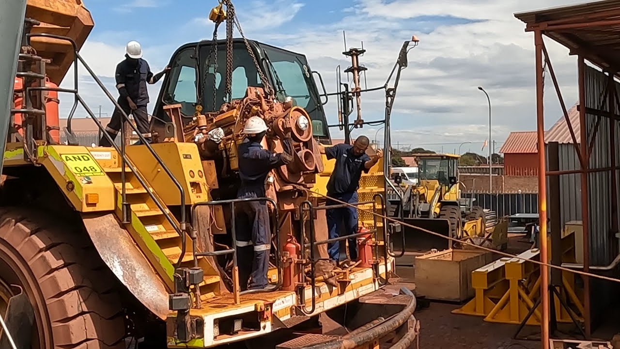 Ever Wondered What It Takes to Remove a Cat 777F Engine? - YouTube