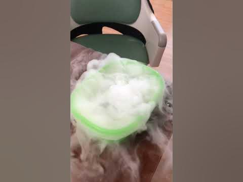 What happens if you put dry ice in hot waterㅣMattyhaha TV-Shorts - YouTube