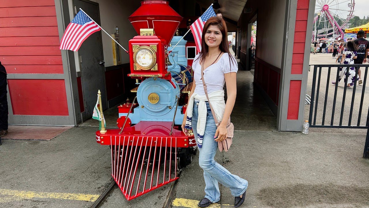 Take the train at State Fair ជិះរថភ្លើងនៅស្ទែតហ្វ៊ែ - YouTube