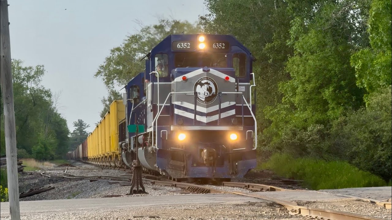 LSRC 6352 & LSRC 4305 Southbound in Black River, Mi on June 17th, 2025 ...