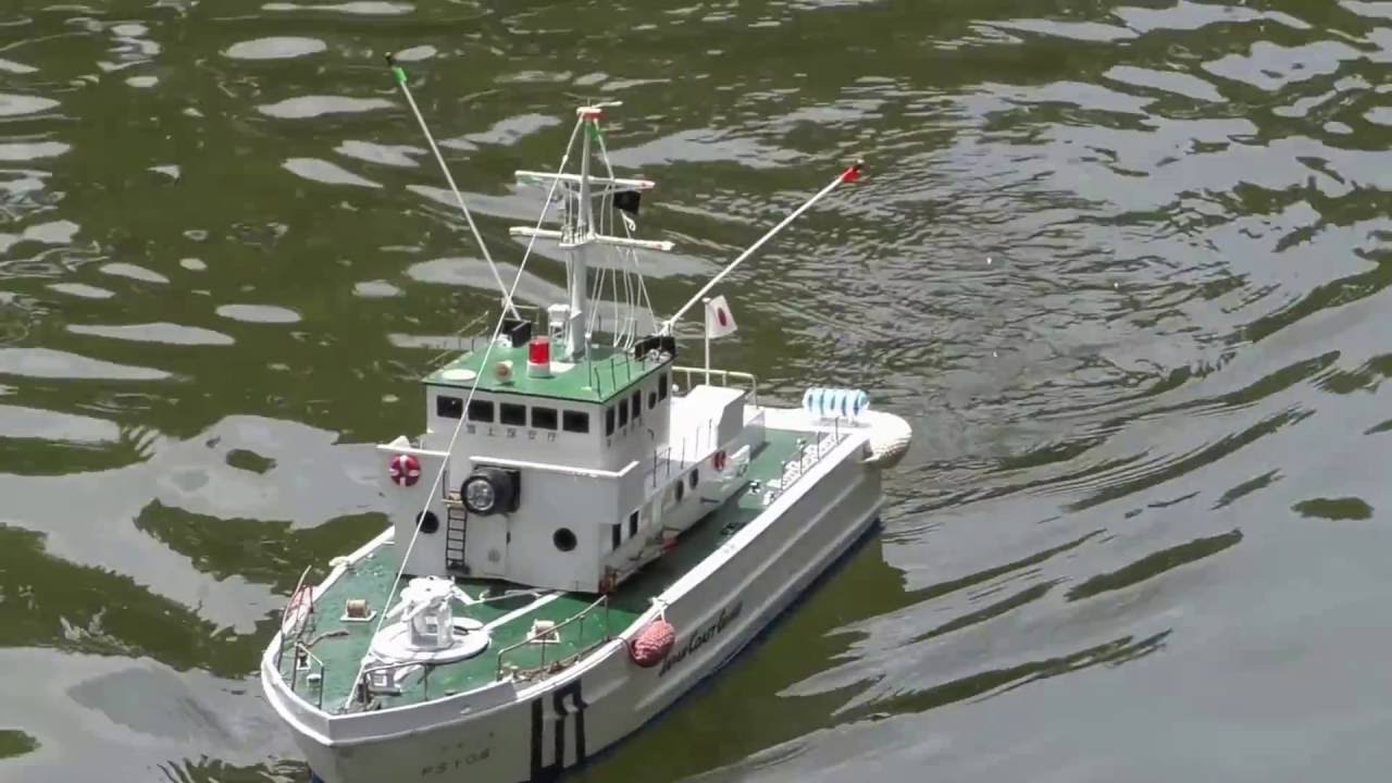 RC Schiffsmodelle 暑い日の走航会 - YouTube