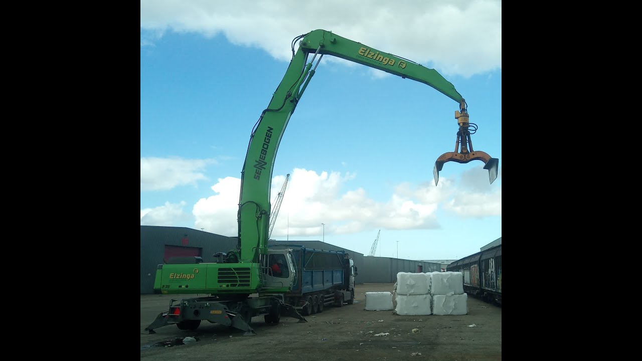 Sennebogen 835 loading trucks with ALTERNATIVE FUEL for ...
