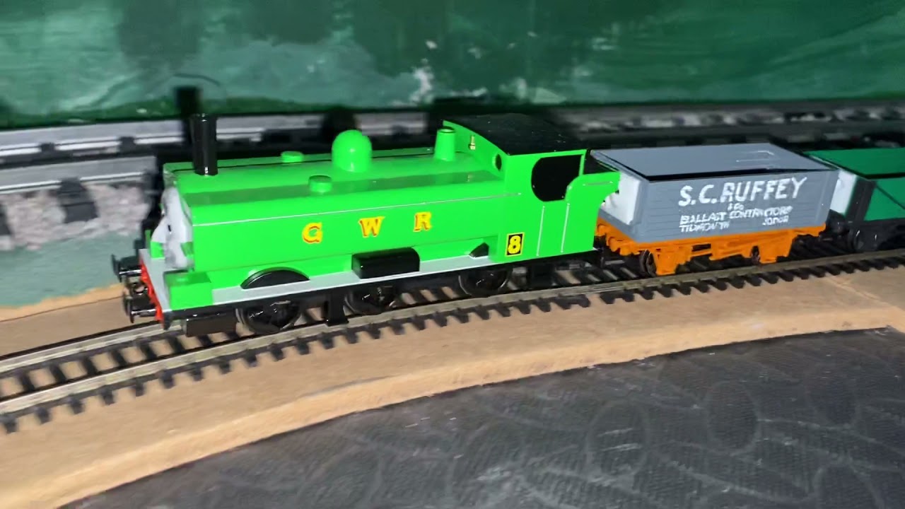 BACHMANN DUCK VS THE TROUBLESOME TRUCKS THOMAS AND FRIENDS - YouTube