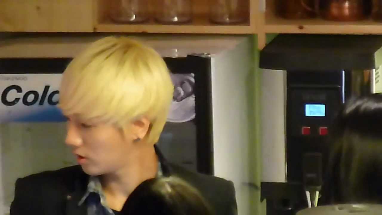 121111 Yesung at Mouse Rabbit Cafe -grand opening- serving the ELF ...