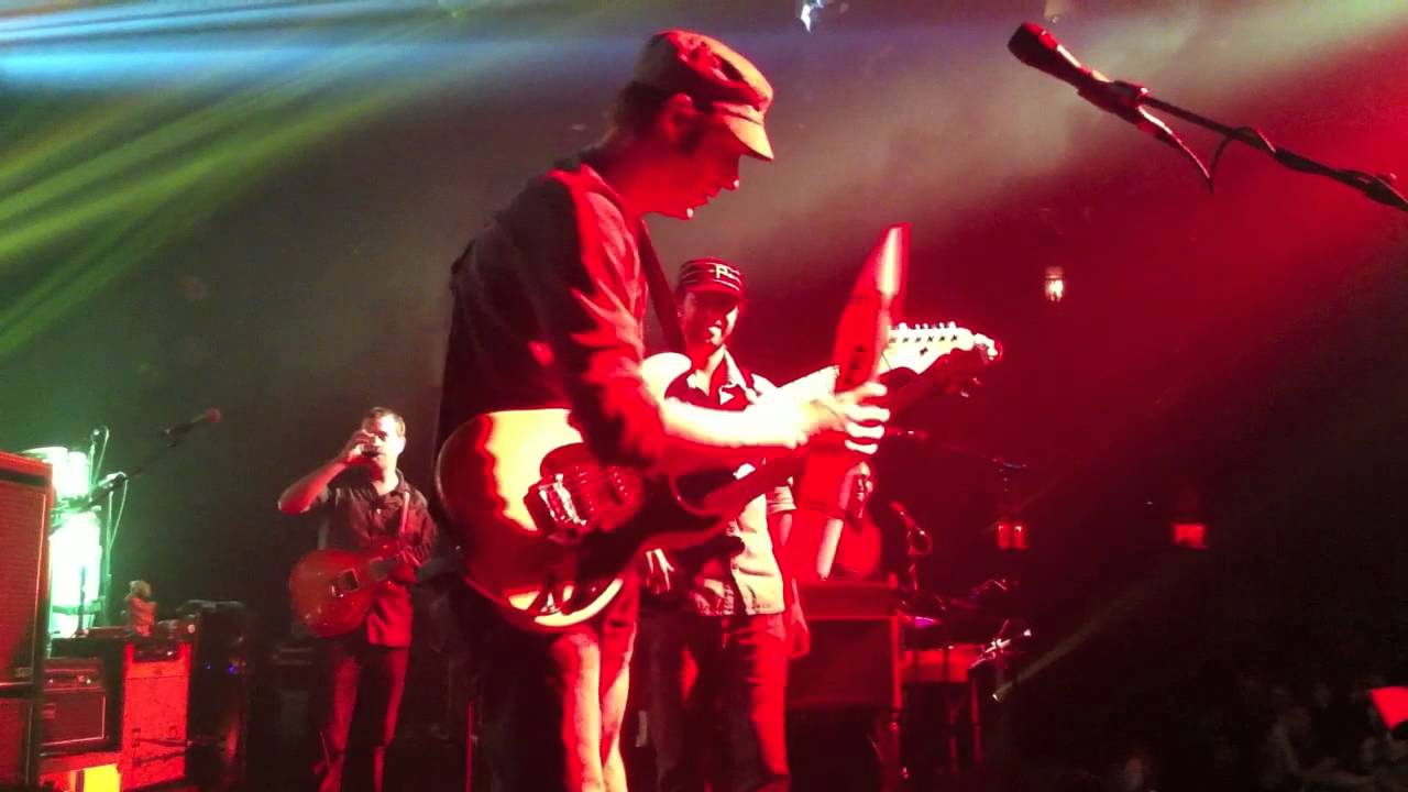 Umphrey's McGee: Jake Cinninger shreds NYC - YouTube