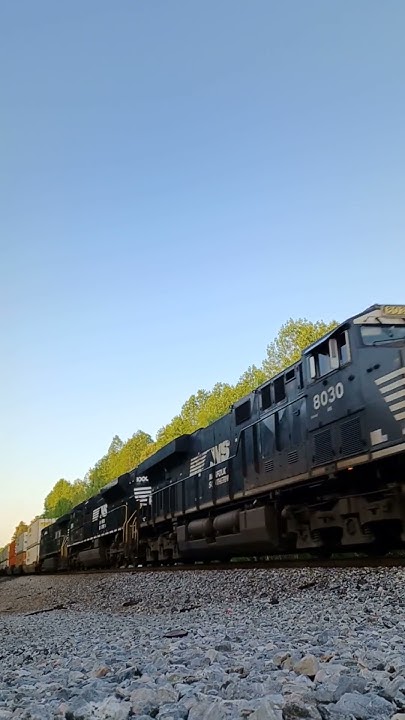 Super Speed & LONG LOUD Norfolk Southern #8030 led HUGE 28R Checkout FULL Video Pics/Frames ...