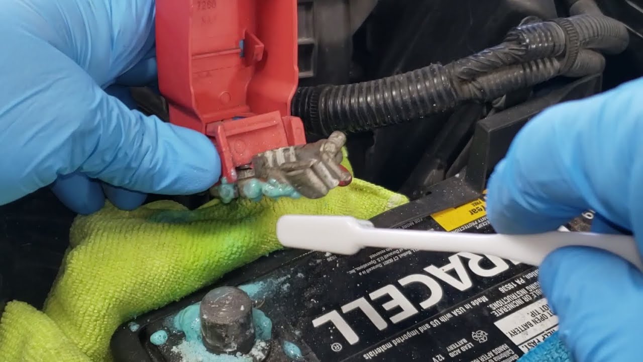 Limpiar terminales bornes sulfatados de la batería, corrosión. Honda ...