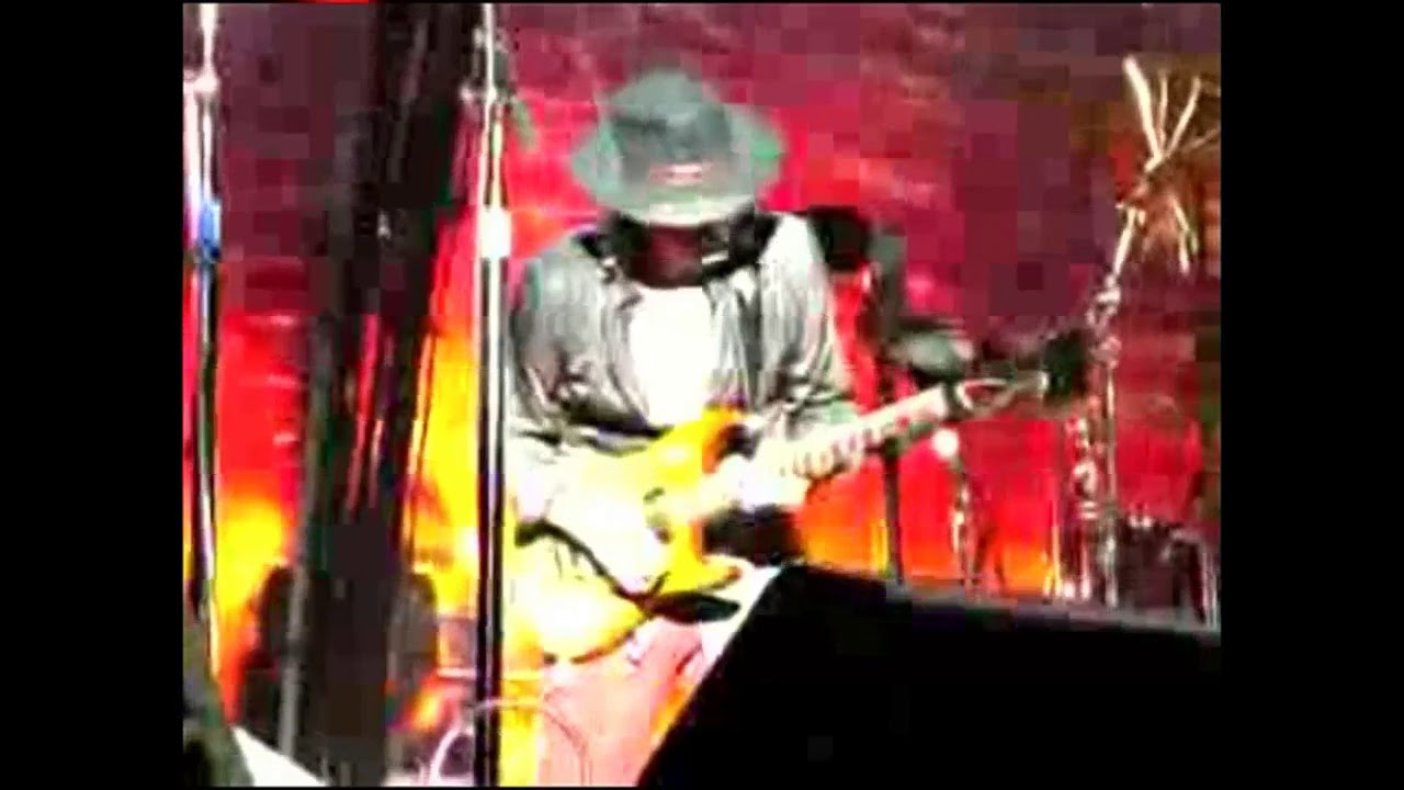 Bon Jovi | Dry County Solo | Live In Dusseldorf 2006 - YouTube