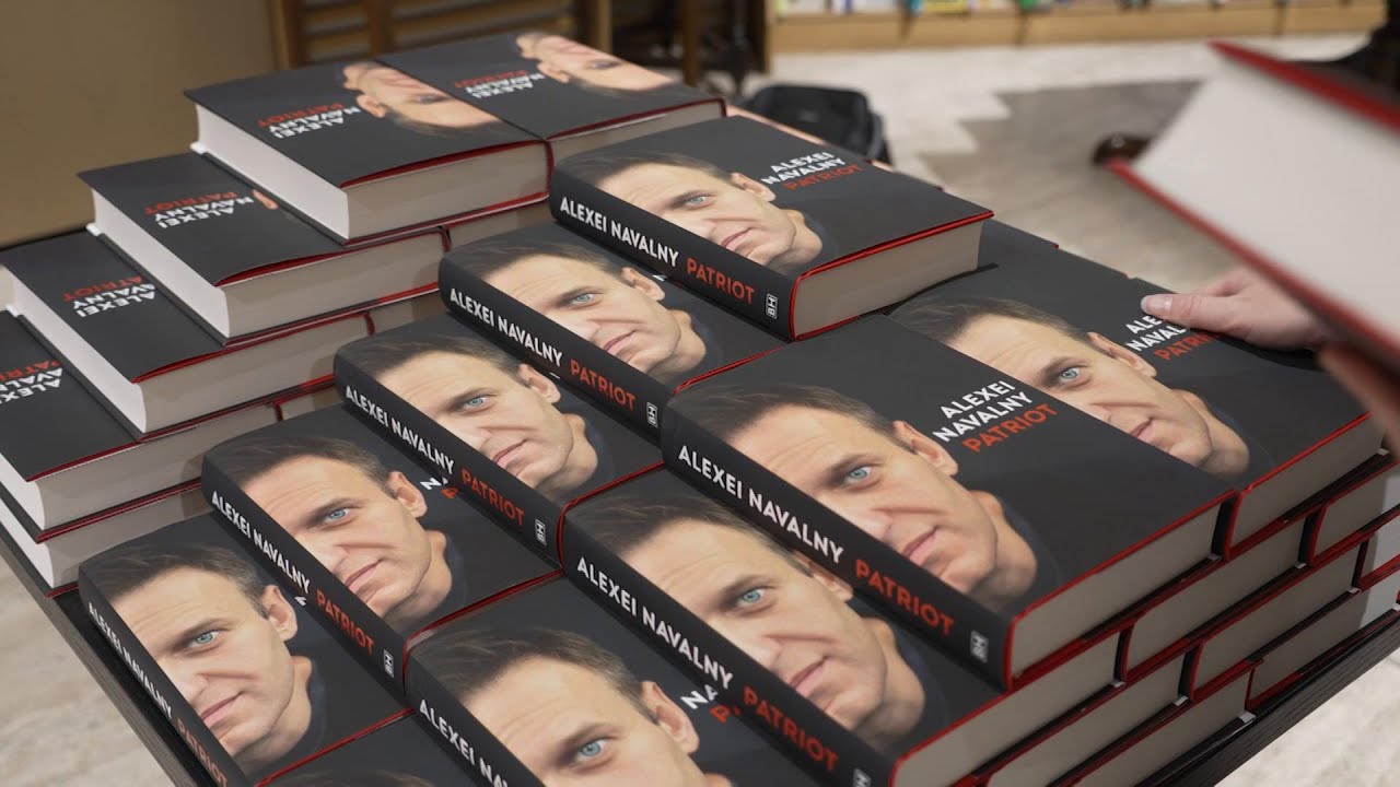 Alexei Navalny's memoir is published in London - YouTube