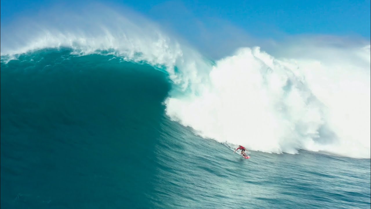 MASSIVE SWELL SLAMS THE NORTH SHORE XXL - YouTube
