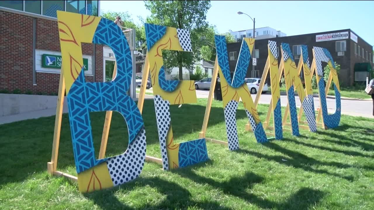 New downtown Milwaukee mural hopes to remind others to 'Be Kind' - YouTube