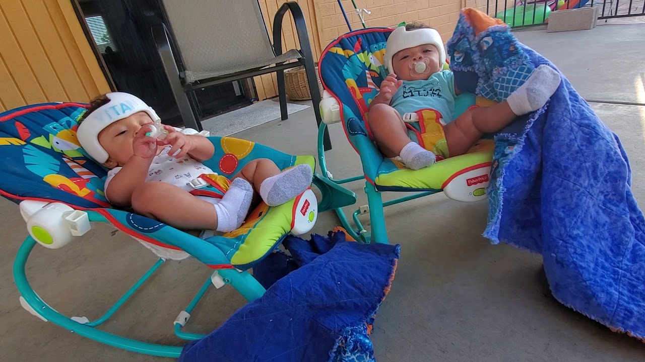 Twin boys chillin - YouTube