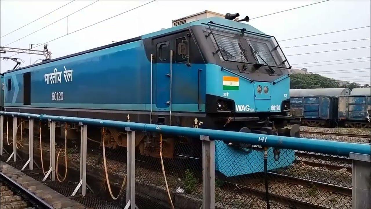Indian Railways Most Powerful 12000 Horsepower WAG 12B Locomotive With BOXN Wagons carrying Coal ...