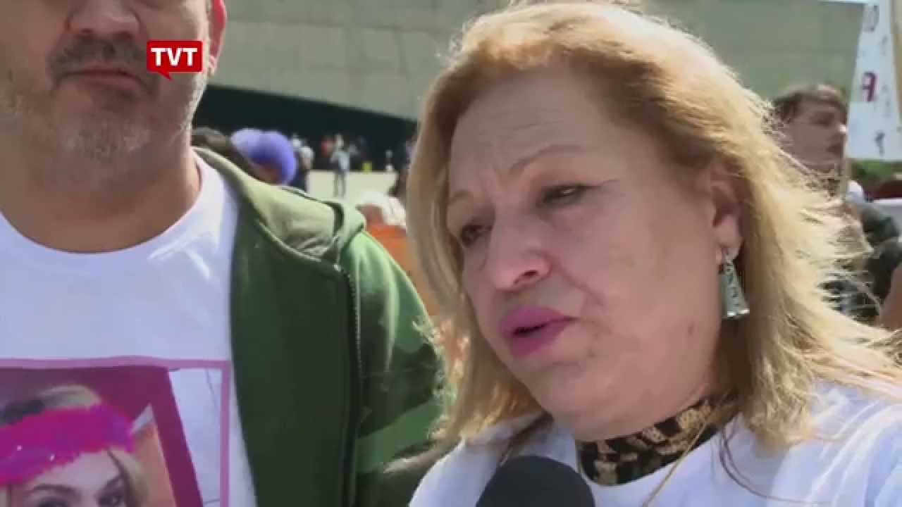 Familiares da travesti Laura Vermont protestam por justiça - YouTube