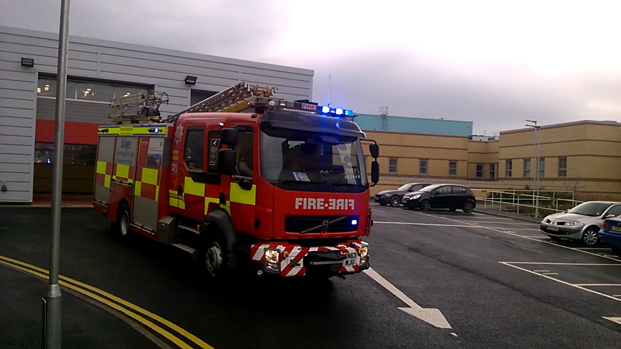 Northumberland Fire & Rescue Service Hexham Day Crew Pump - YouTube