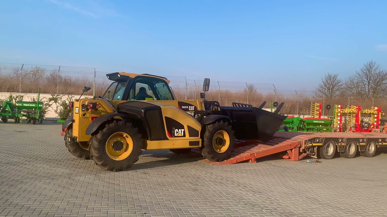 CAT TH 357D - YouTube