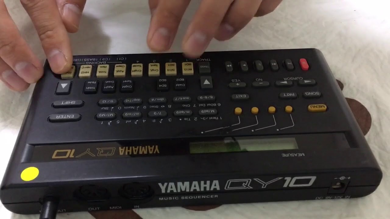 YAMAHA QY10 - YouTube