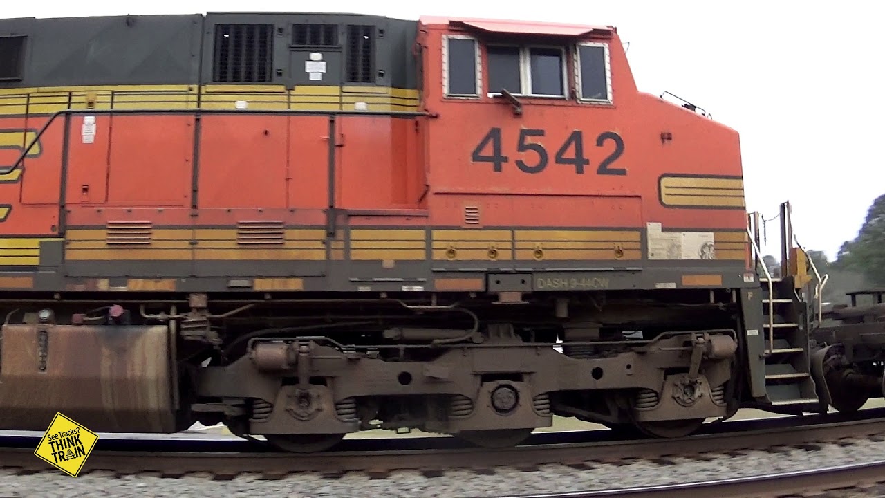 UP 8720 (EMD SD70ACe) leads NS 234 - YouTube
