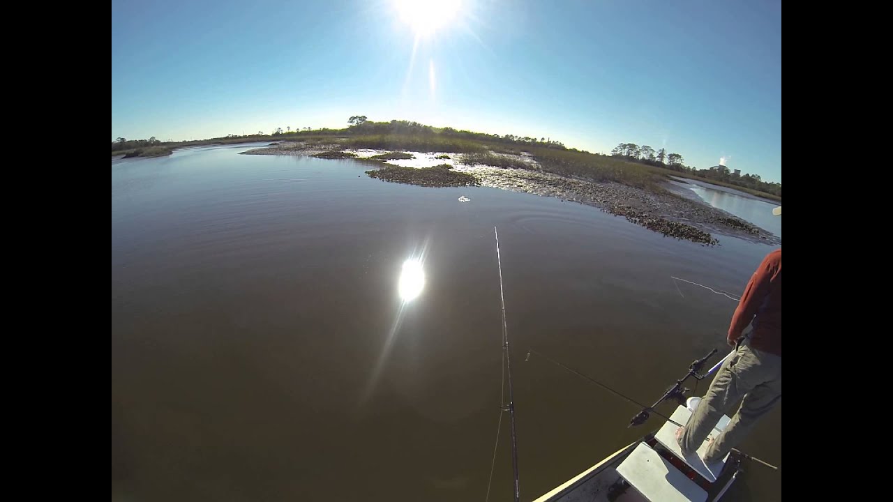 Spooking a bunch of redfish - YouTube