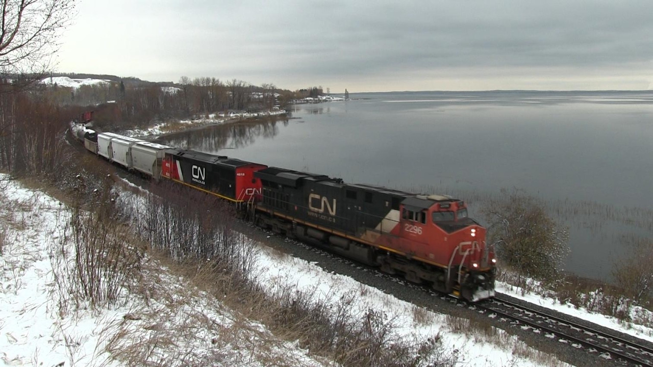 CN Train Spotting HD: CN 2296 & BCOL 4618 Leads CN A417 West At Lake ...