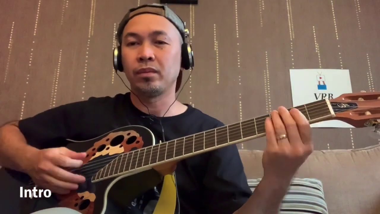 Breakout acoustic backing track - YouTube