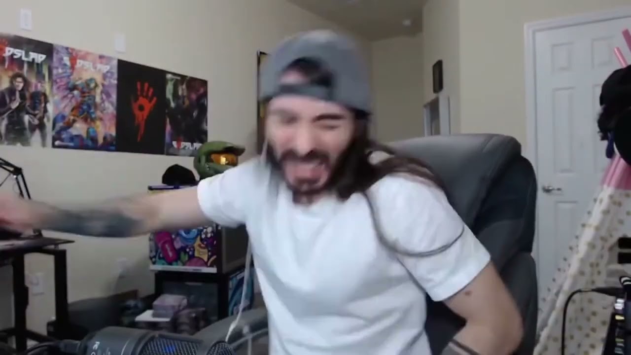 penguinz0 (Big moist) glitches while dancing to "Somebody that I used ...